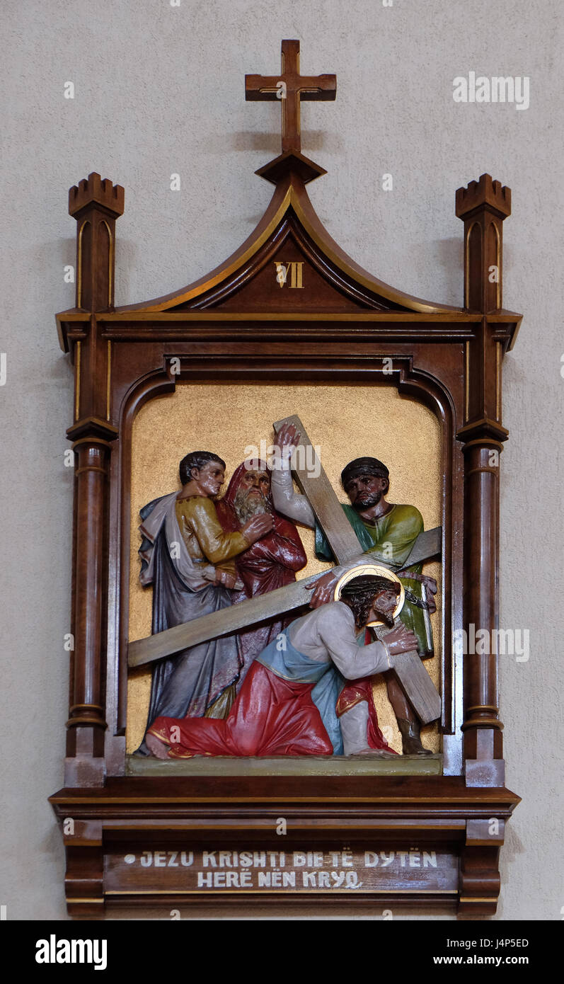 7. der Kreuzweg, Jesus fällt zum zweiten Mal Mutter Teresa Kathedrale in Vau i Dejes, Albanien ...