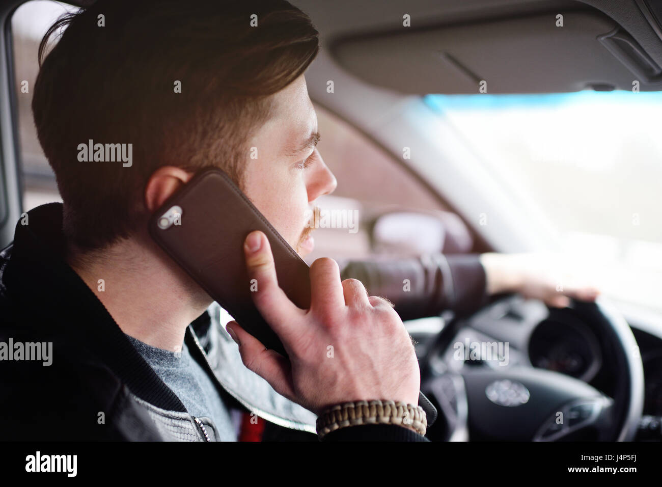 Car phone -Fotos und -Bildmaterial in hoher Auflösung – Alamy