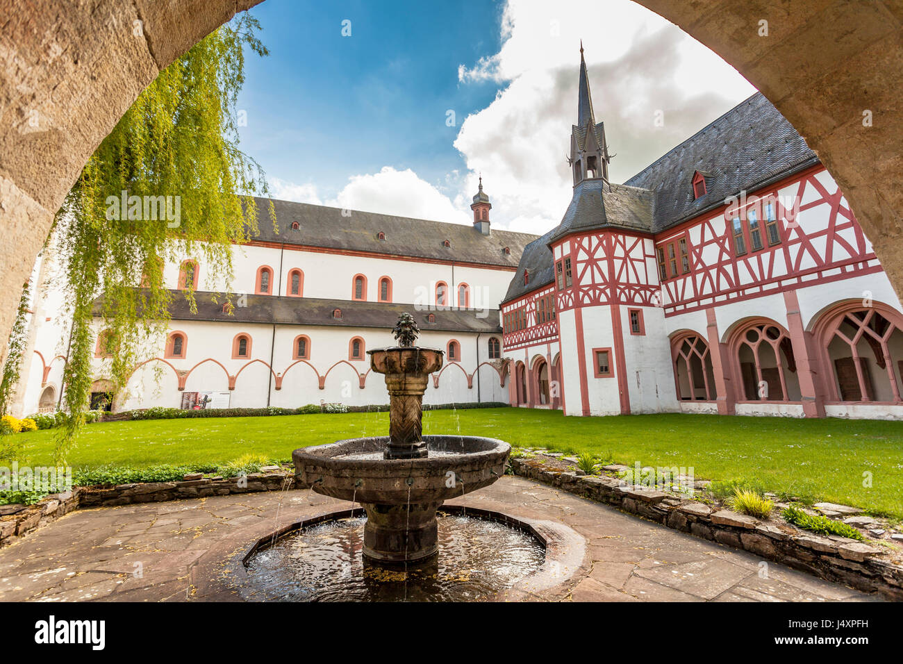 Kloster eberbach kacheln -Fotos und -Bildmaterial in hoher Auflösung ...