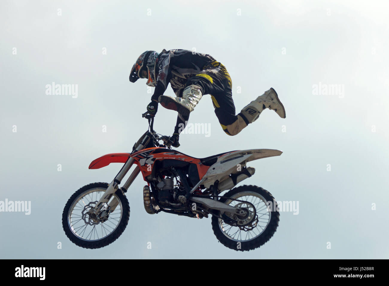 Motocross Fahrer In Der Luft Stockfotos und -bilder Kaufen - Alamy