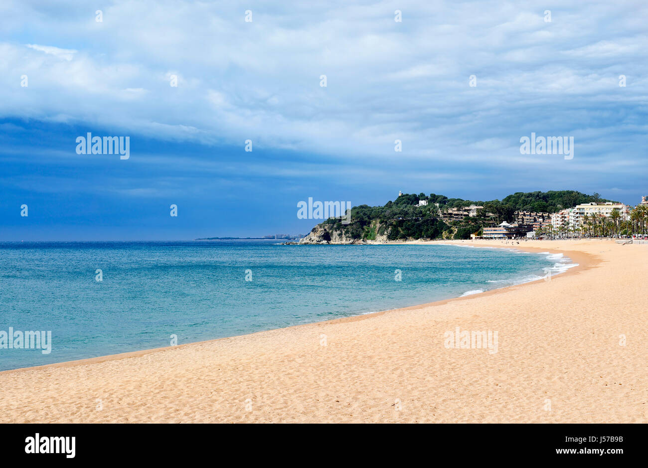 ein Blick auf Platja de Lloret Strand von Lloret de Mar, der ...