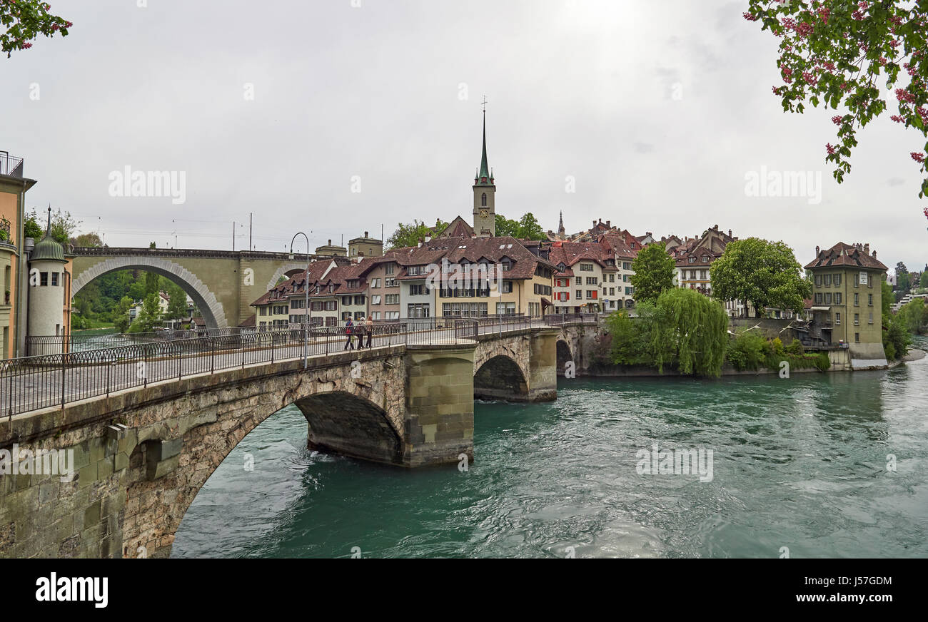 Der Schweiz die Untertorbrcke Brücke über den Fluss Aare Bern oder Bern ...