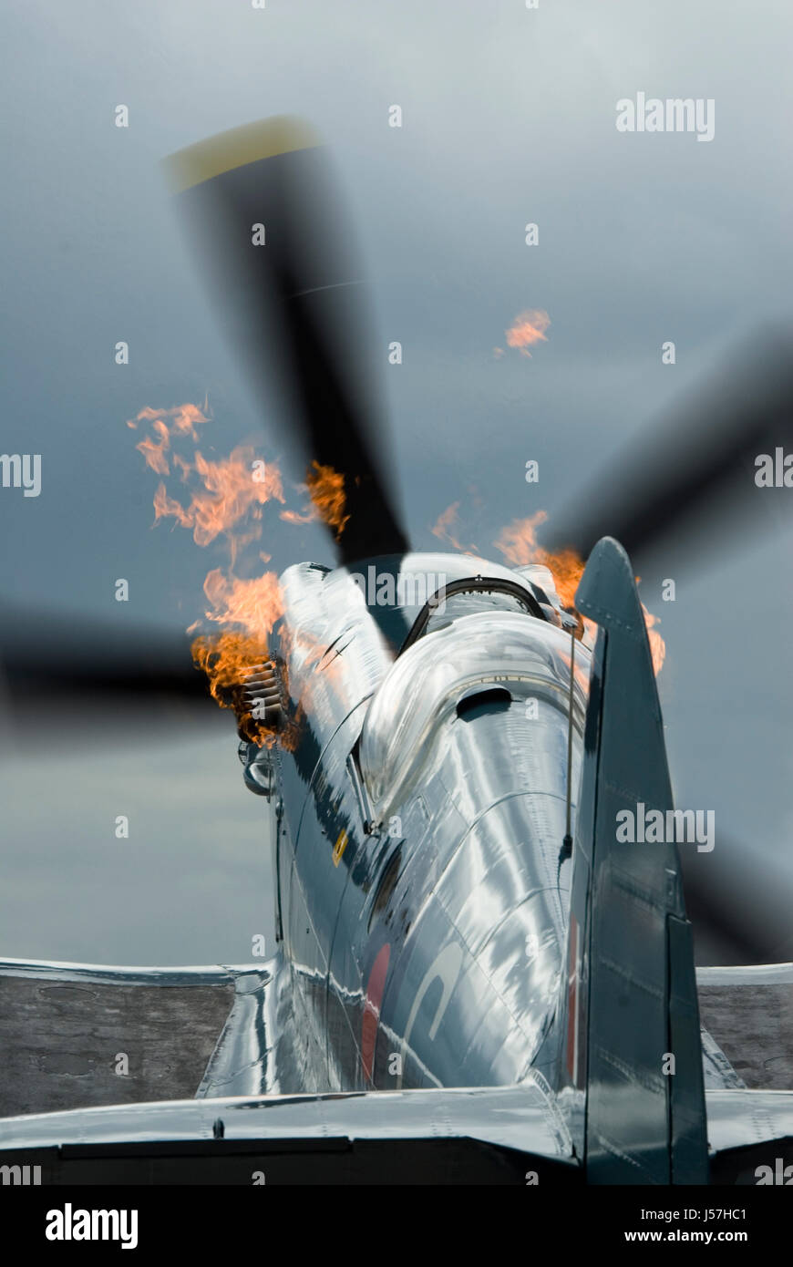 Auspuff flammen -Fotos und -Bildmaterial in hoher Auflösung – Alamy