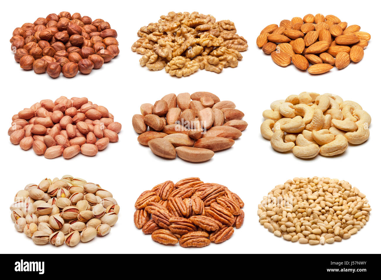 Satz von verschiedenen Nüssen auf dem weißen Hintergrund isoliert ...