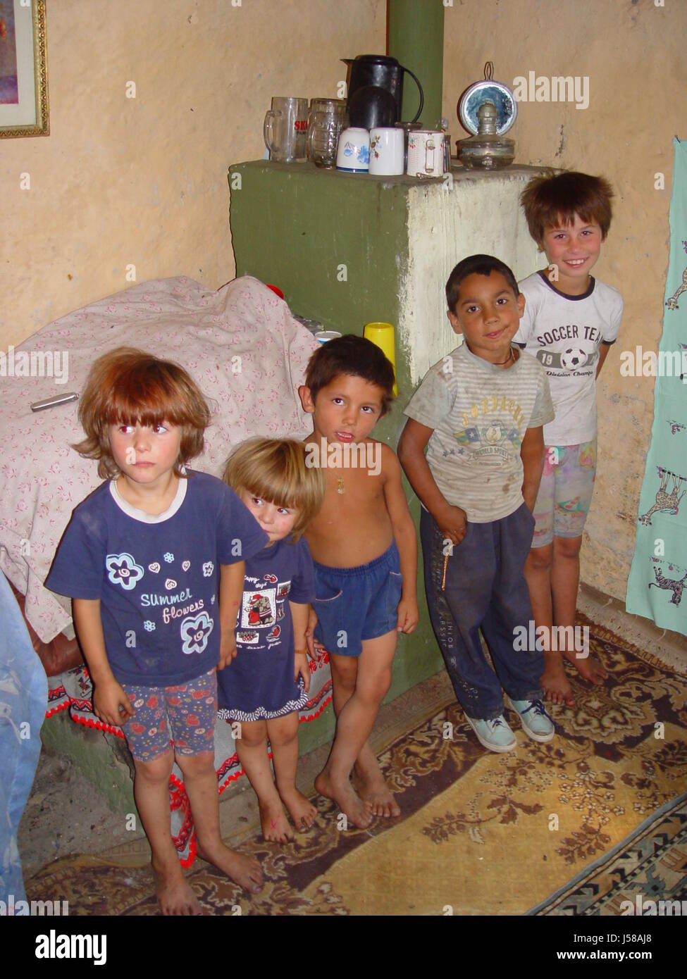 Kinder aus rumänien -Fotos und -Bildmaterial in hoher Auflösung – Alamy
