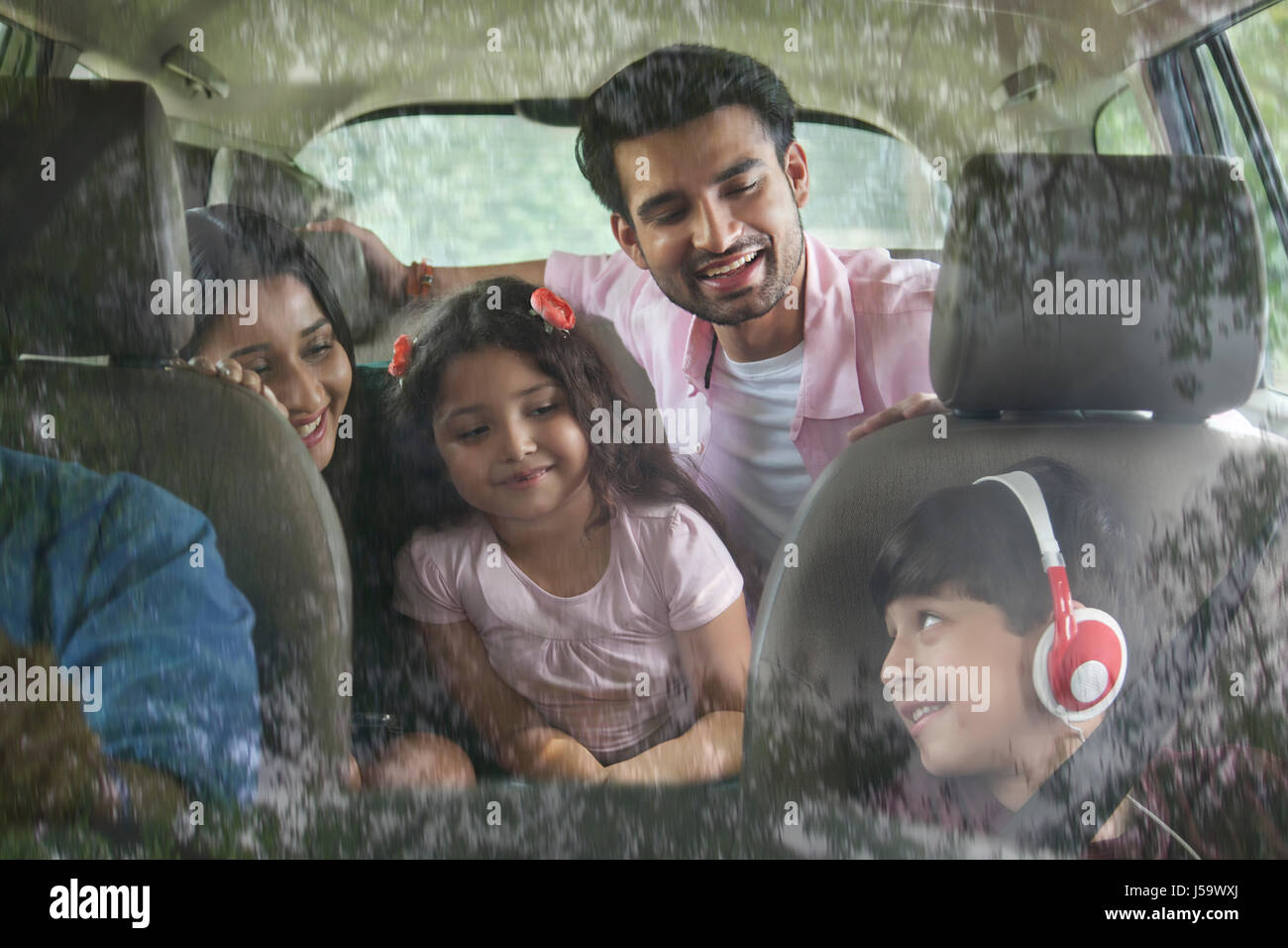 Ein kind im auto -Fotos und -Bildmaterial in hoher Auflösung – Alamy