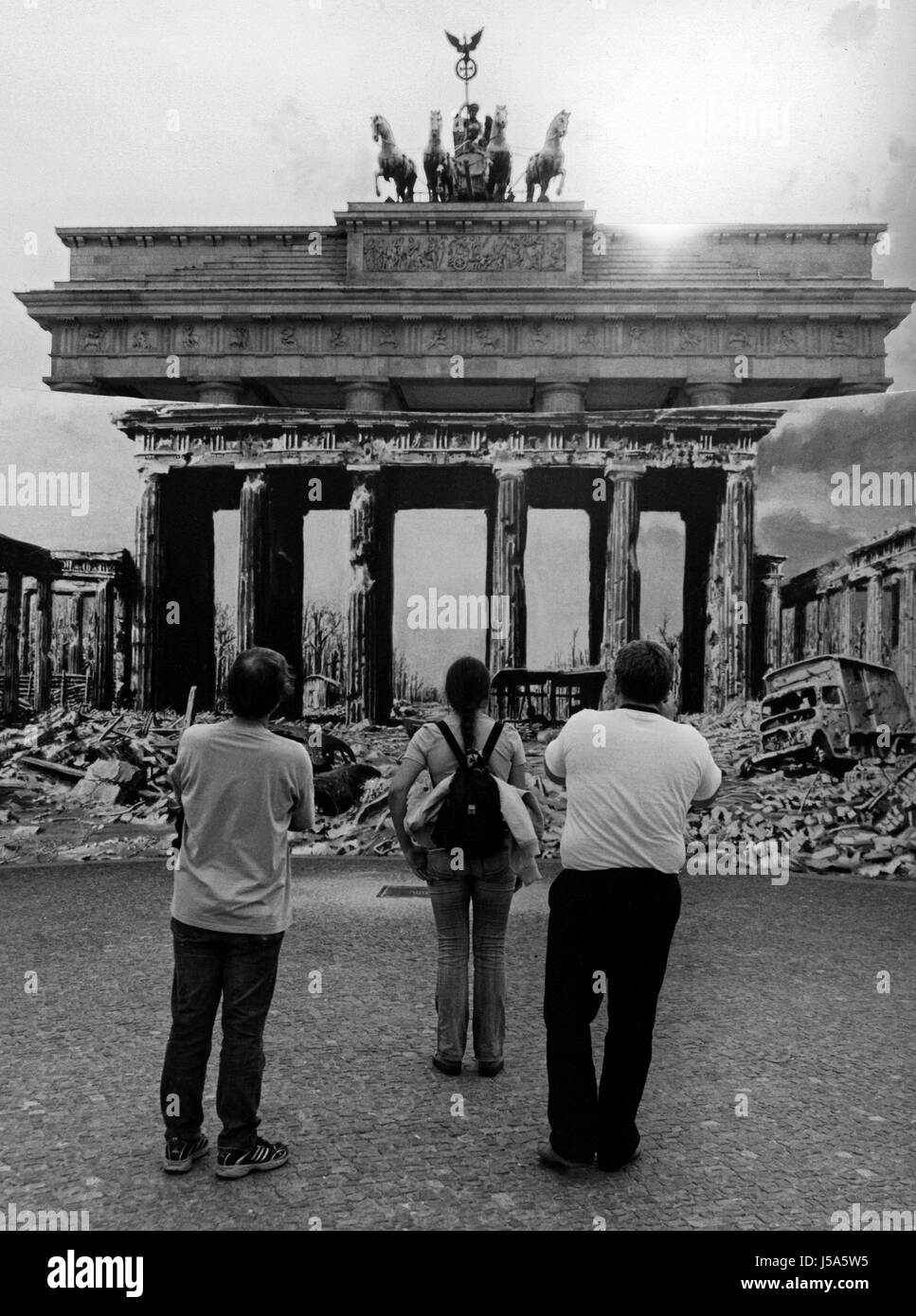 Brandenburg gate 1945 -Fotos und -Bildmaterial in hoher Auflösung – Alamy