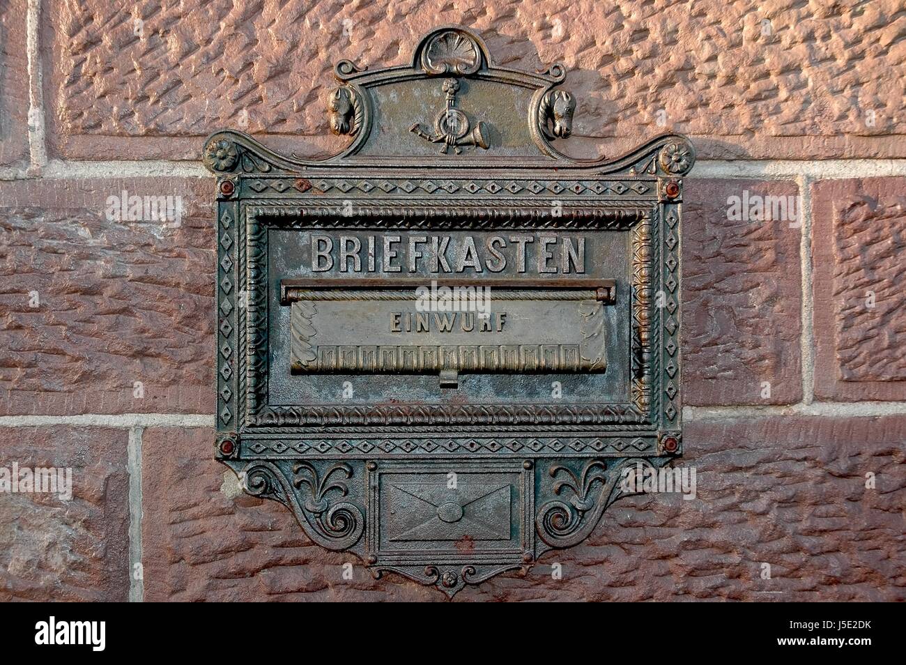 Deutsche post briefkasten -Fotos und -Bildmaterial in hoher Auflösung ...