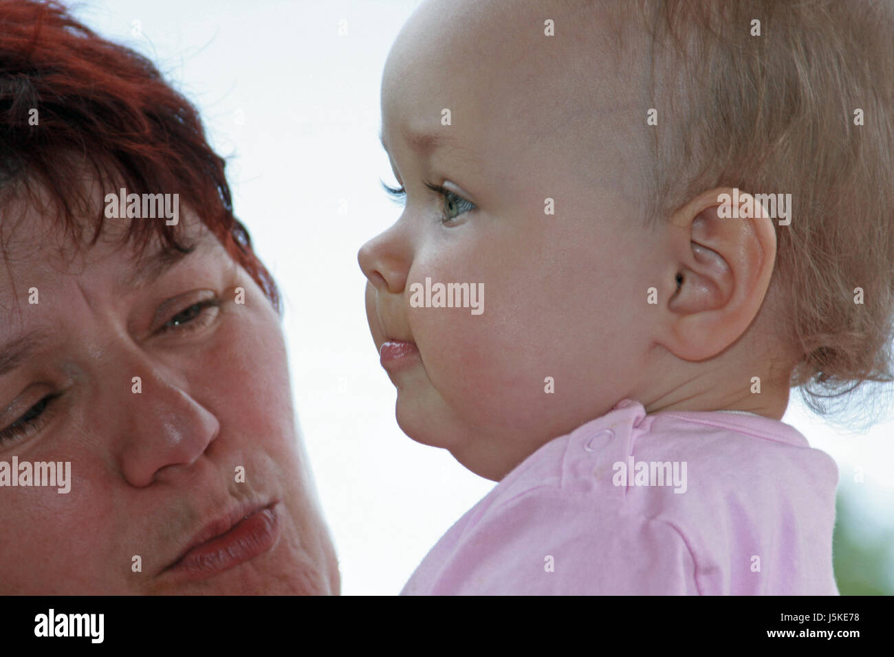 Gromutter mit enkel -Fotos und -Bildmaterial in hoher Auflösung – Alamy