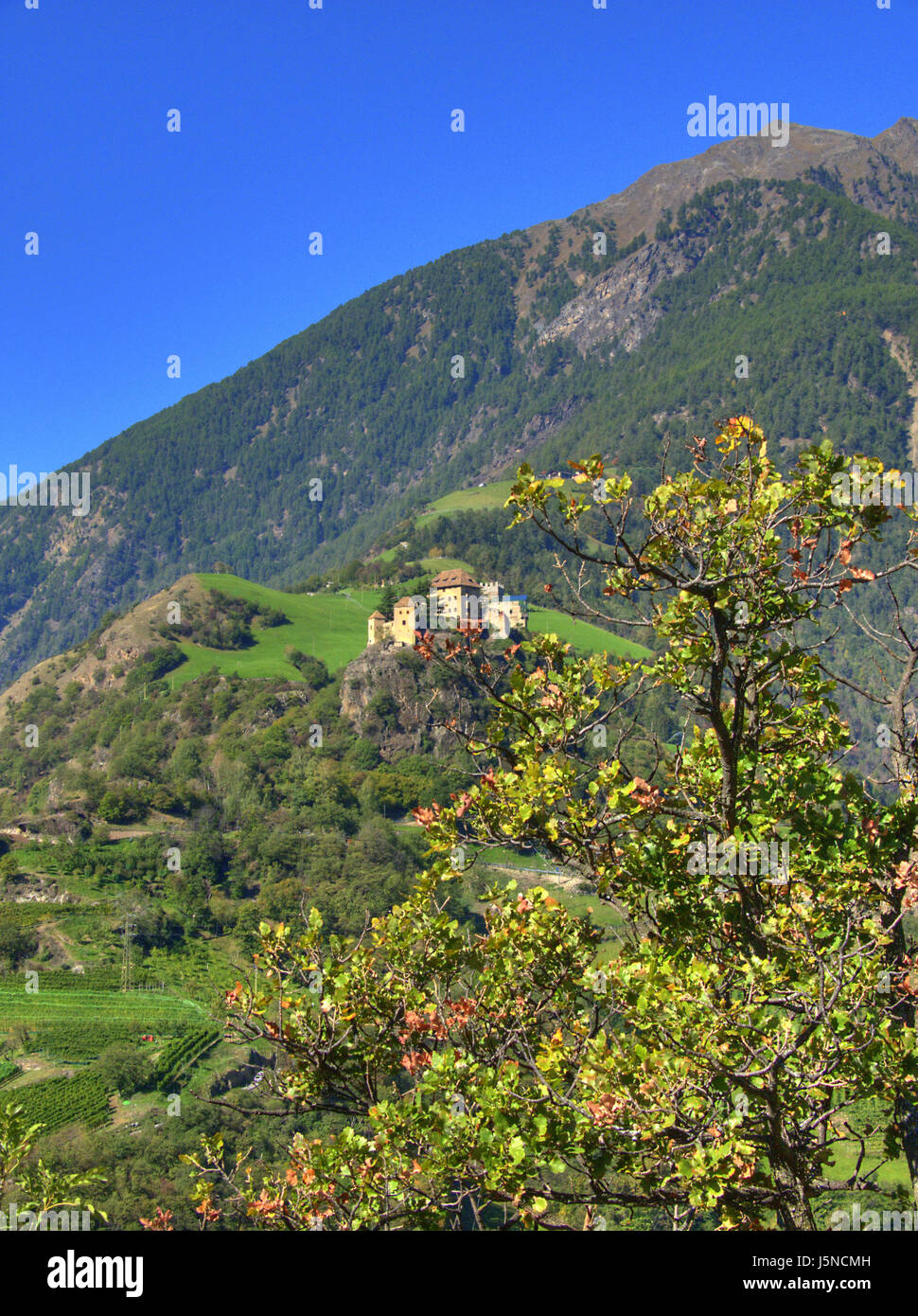 Juval castle -Fotos und -Bildmaterial in hoher Auflösung – Alamy