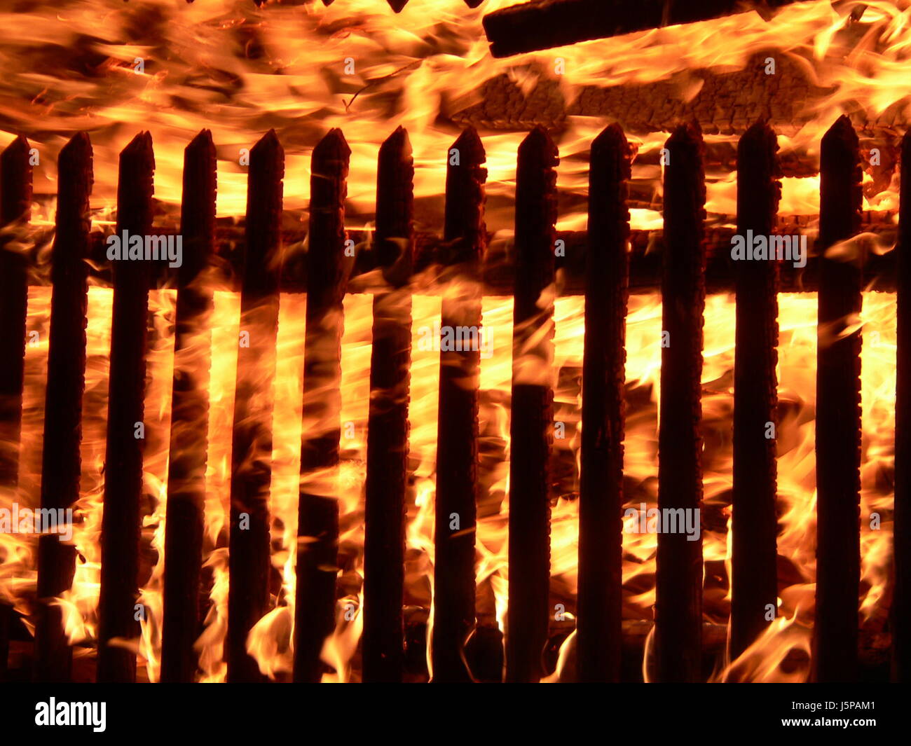 Zaun Feuer Feuer Feuerwehr Flamme Flammen Hitze brennt Osterfeuer ...
