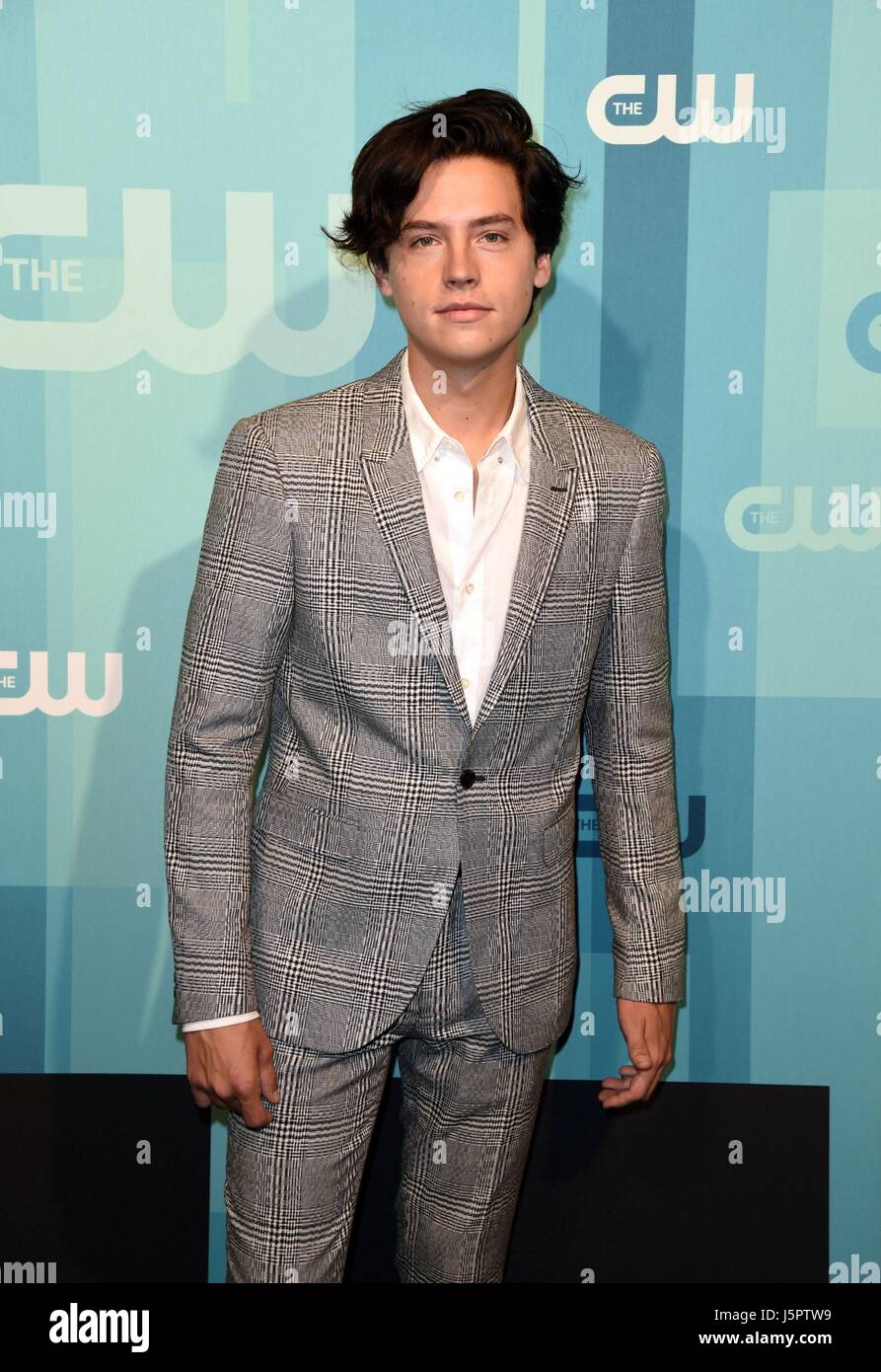 Cole sprouse 2017 -Fotos und -Bildmaterial in hoher Auflösung – Alamy