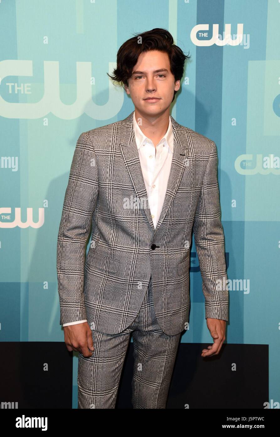 Cole sprouse 2017 -Fotos und -Bildmaterial in hoher Auflösung – Alamy