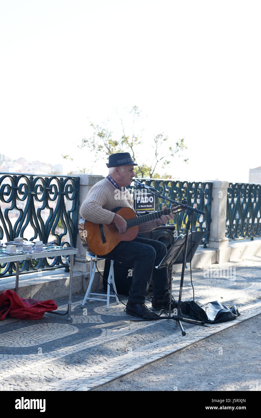 Fado singer -Fotos und -Bildmaterial in hoher Auflösung – Alamy