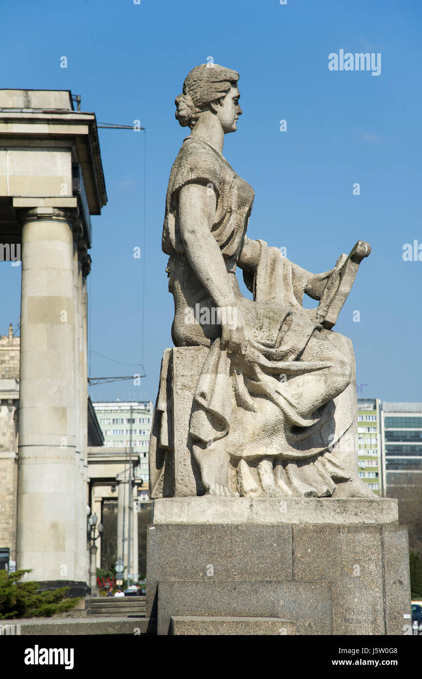 Statue am Palast der Kultur- und Wissenschaftspalast (Palac Kultury ich ...