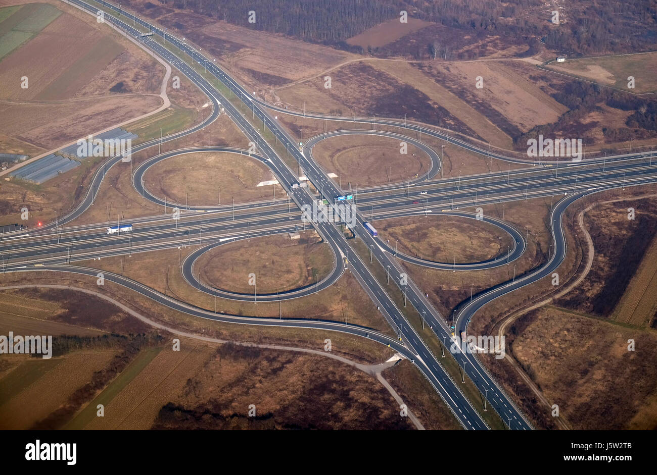 Luftaufnahme Autobahnkreuz. Autobahn Form wie Nummer 8 und ...