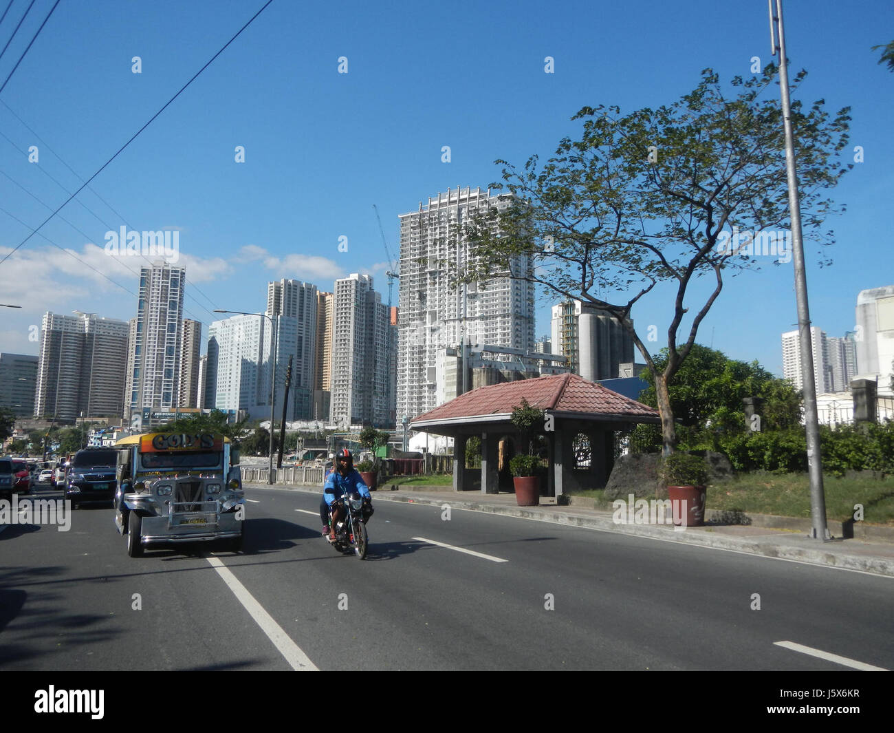 Ein Foto des Pasig River Park in den Vierteln Cembo und West Rembo von ...