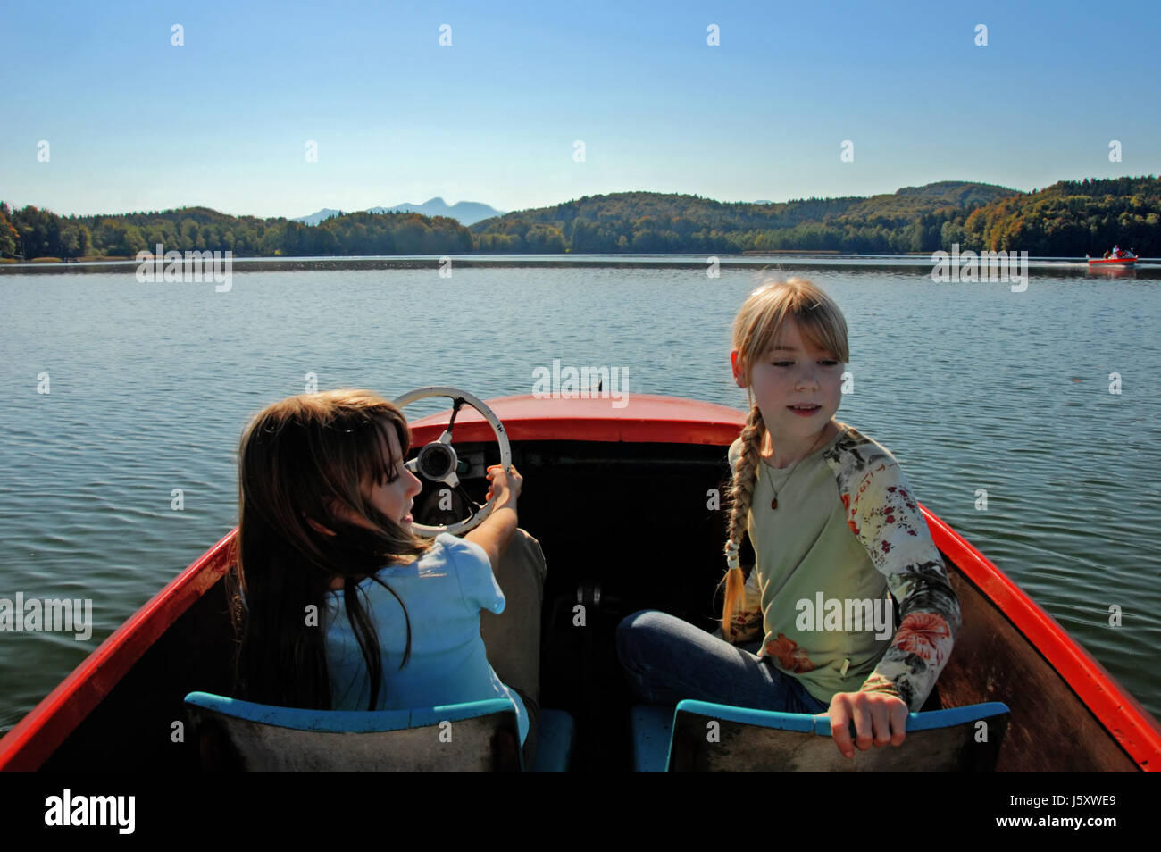 Tretboot fahren -Fotos und -Bildmaterial in hoher Auflösung – Alamy