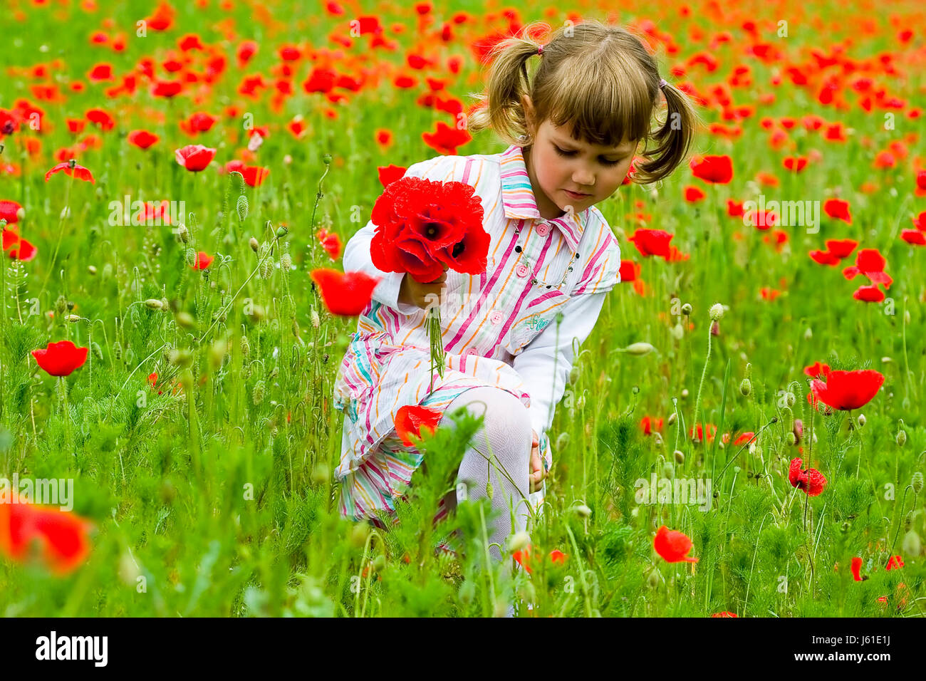 Mädchen in kurzem rock -Fotos und -Bildmaterial in hoher Auflösung – Alamy