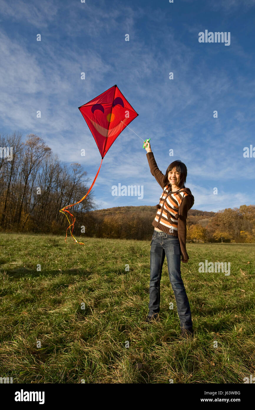 Drachen steigen herbst -Fotos und -Bildmaterial in hoher Auflösung – Alamy
