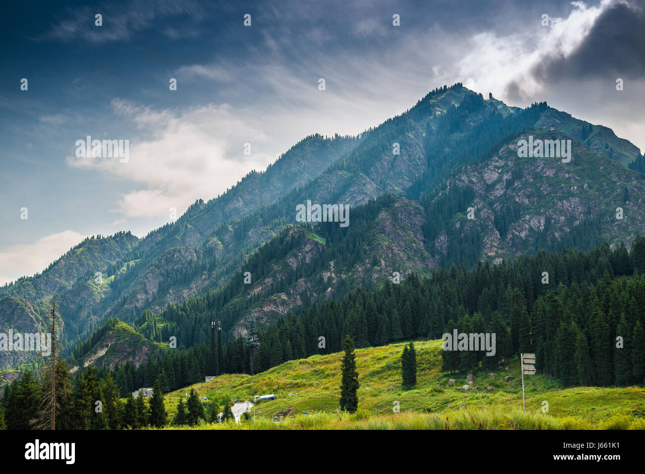 Tianshan geheimnis grand canyon -Fotos und -Bildmaterial in hoher ...