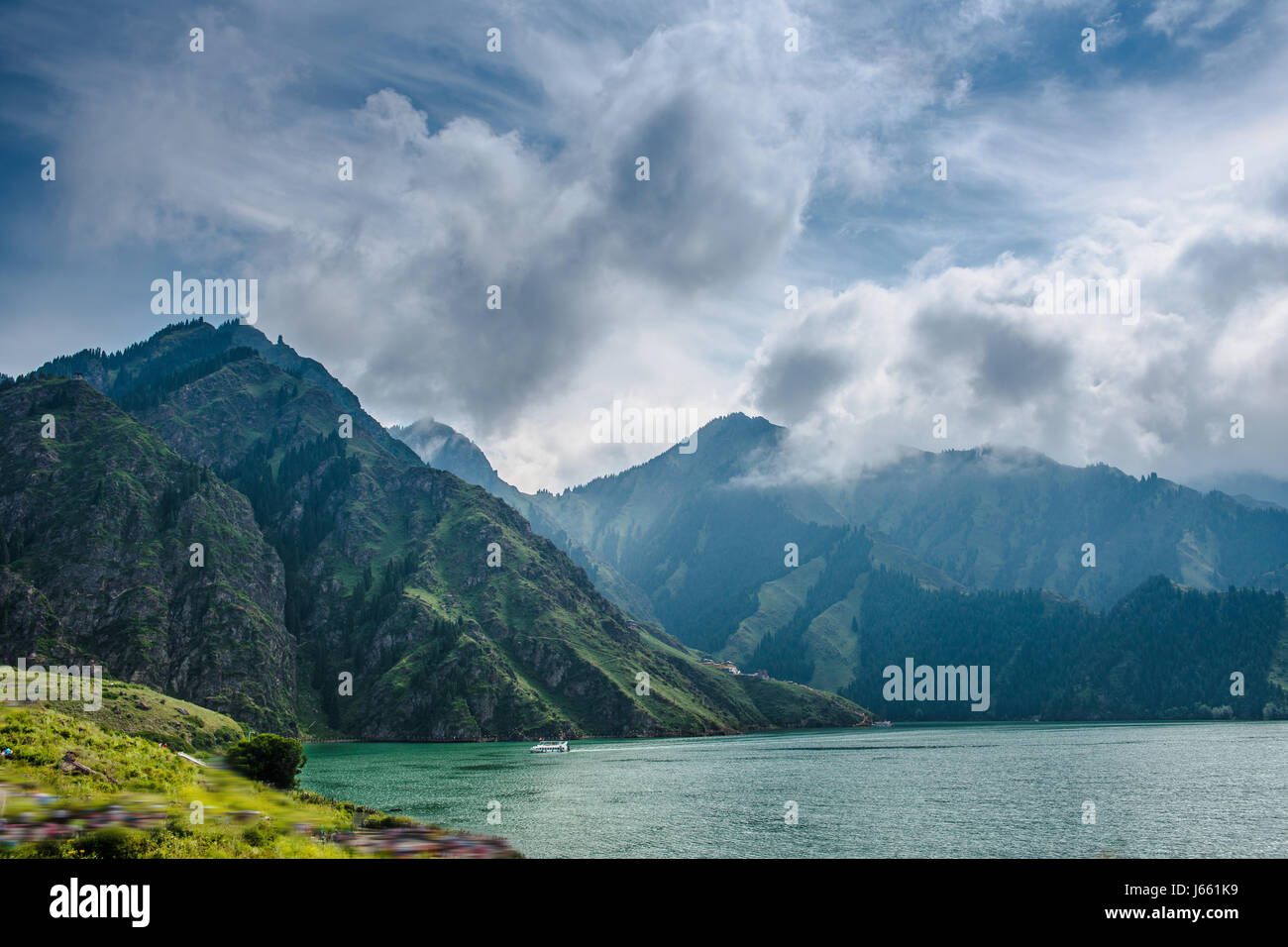 Heaven lake of tianshan -Fotos und -Bildmaterial in hoher Auflösung – Alamy