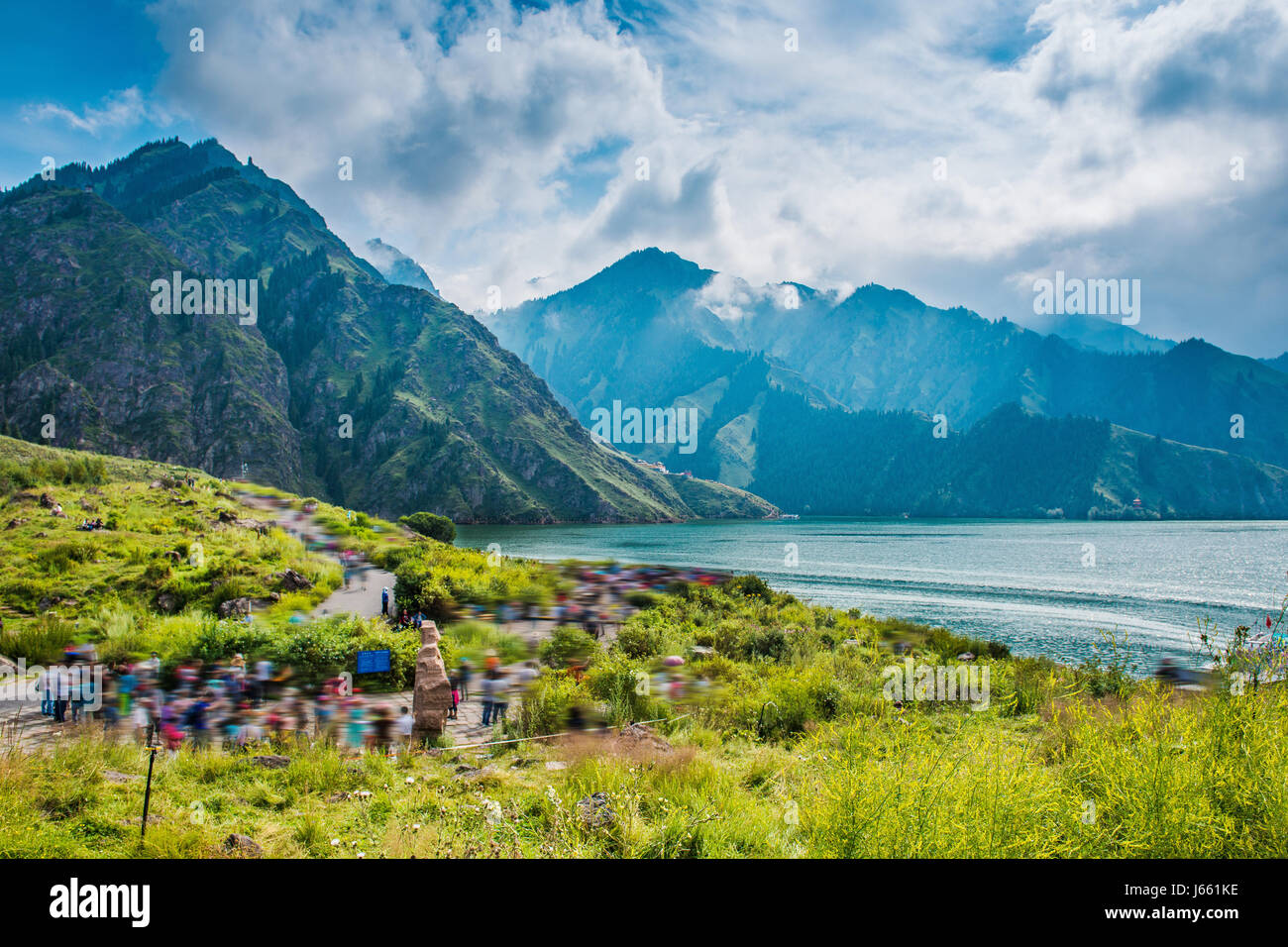 Heaven lake of tianshan -Fotos und -Bildmaterial in hoher Auflösung – Alamy