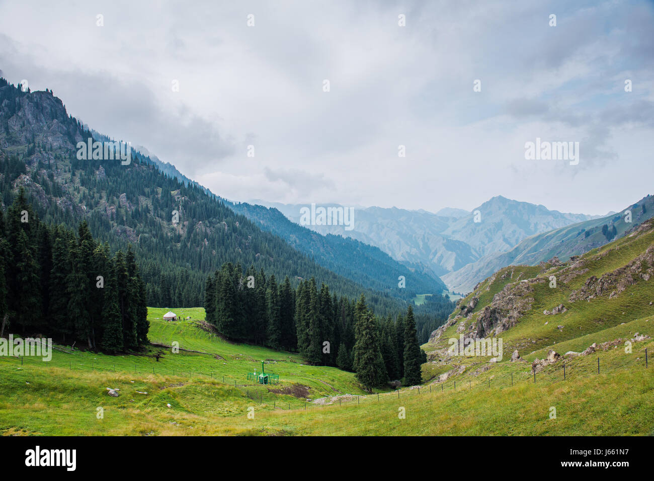 Tianshan geheimnis grand canyon -Fotos und -Bildmaterial in hoher ...