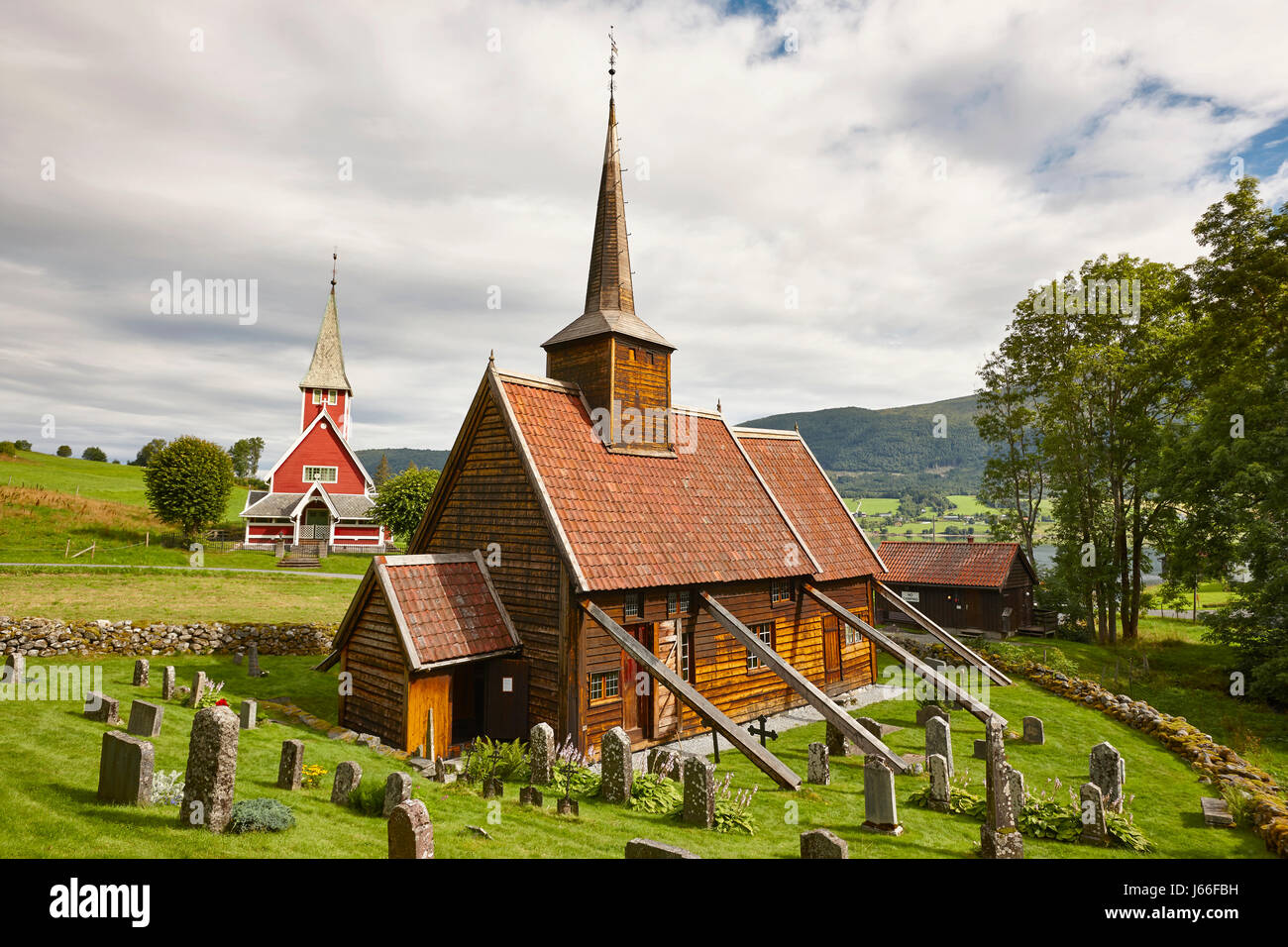 Traditionelle norwegische Stabkirche. Rodven. Reisen Sie Norwegen ...