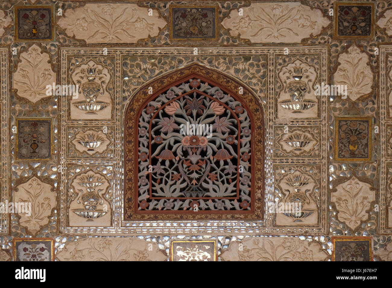 Mirrored ceiling -Fotos und -Bildmaterial in hoher Auflösung – Alamy