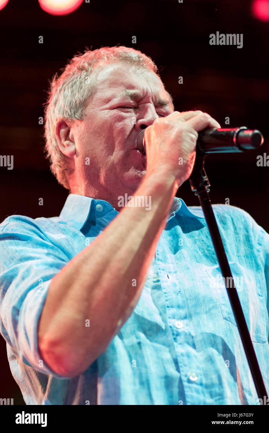 ZAGREB, Kroatien - 16. Mai 2017: Deep Purple Sänger Ian Gillan auf der ...