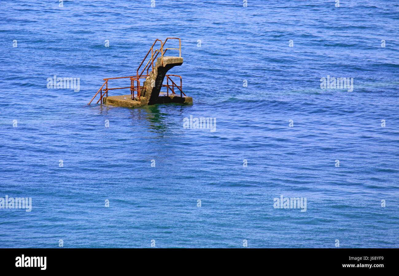 Highboard diving platform diving -Fotos und -Bildmaterial in hoher ...