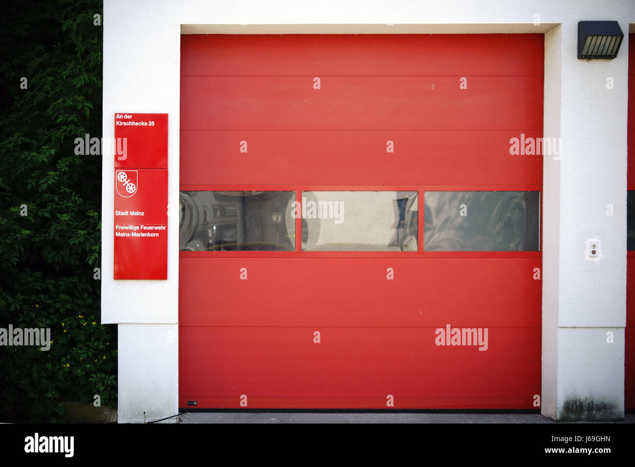 Mainz, Deutschland - 14. Mai 2017: Das ein- und Ausstieg Tor der Garage ...