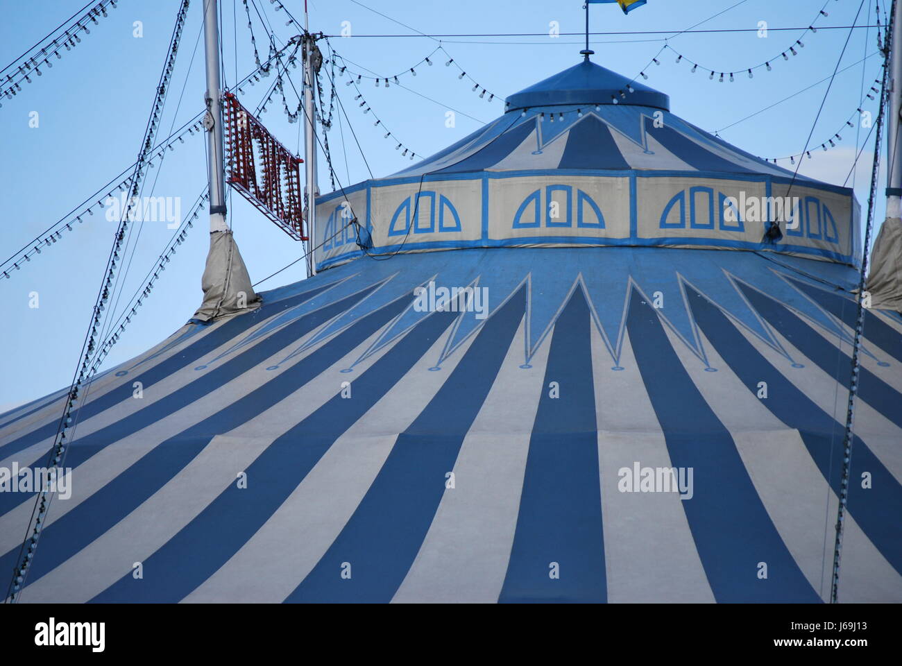 Zirkuszelt zirkus -Fotos und -Bildmaterial in hoher Auflösung – Alamy