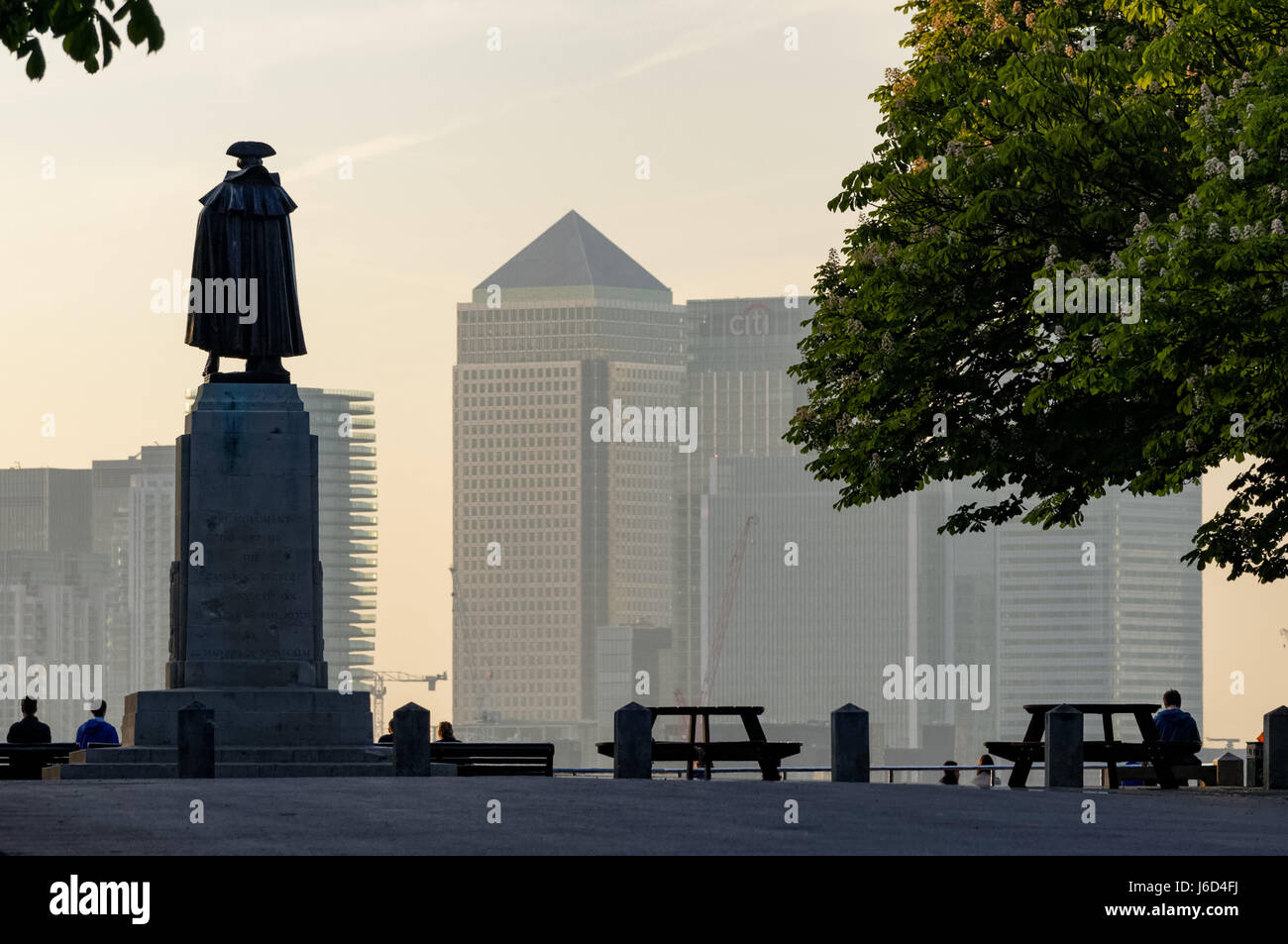 Allgemeine wolfe statue london -Fotos und -Bildmaterial in hoher ...