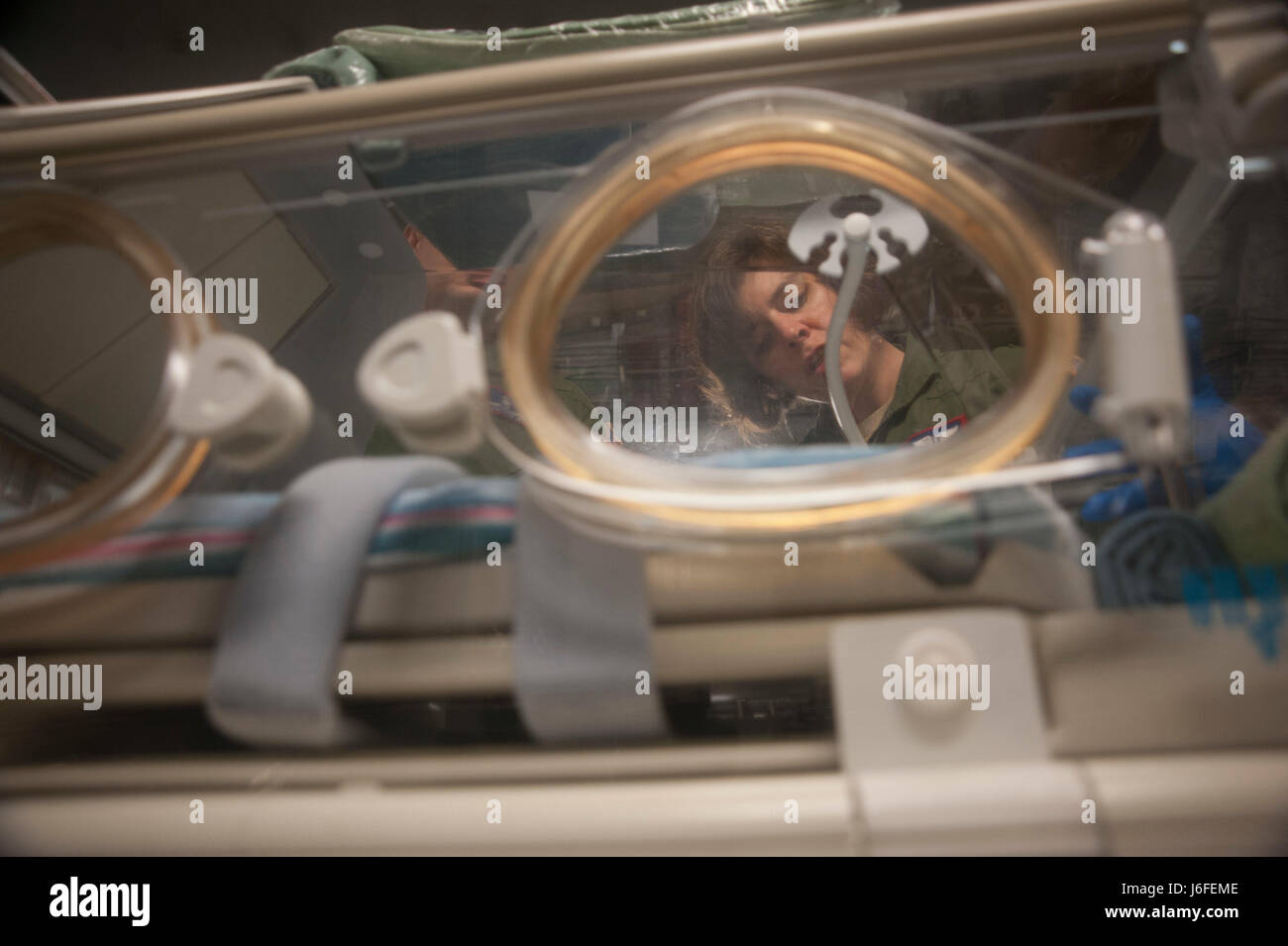 US Air Force Lieutenant Colonel Leslie Wood, 18. Luft-und Evakuierung ...