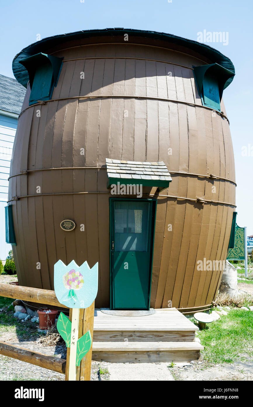 Michigan upper peninsula grand marais gurkenfass haus -Fotos und ...