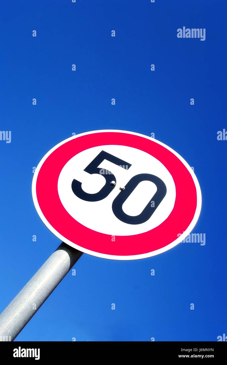 Speed limit 50 km h -Fotos und -Bildmaterial in hoher Auflösung – Alamy