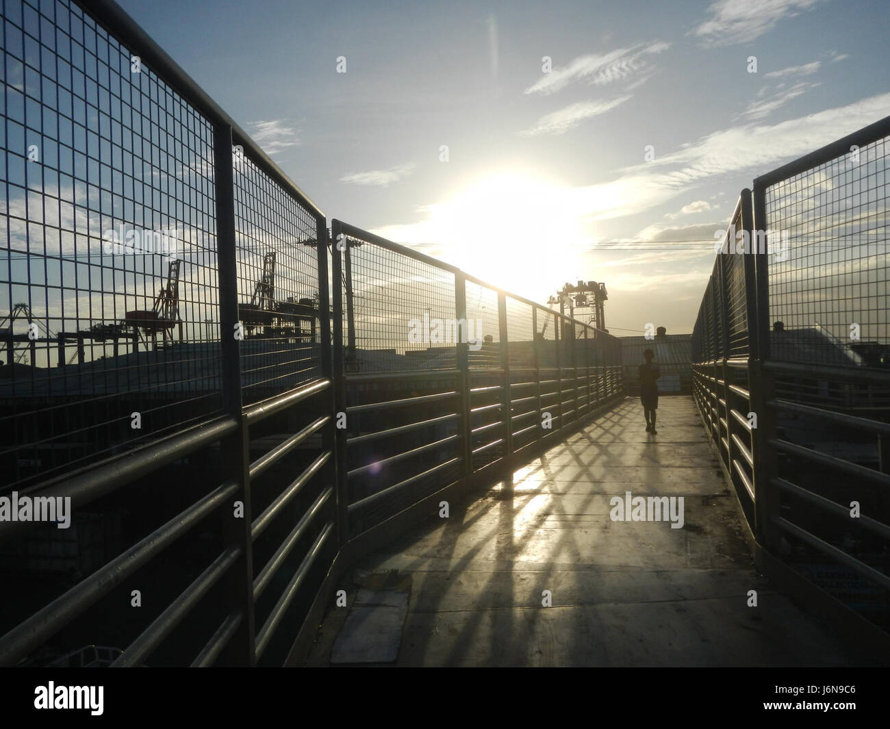 0804 Fußgänger Fußgängerbrücke c-2 Capulong Marcos Straße radialen ...