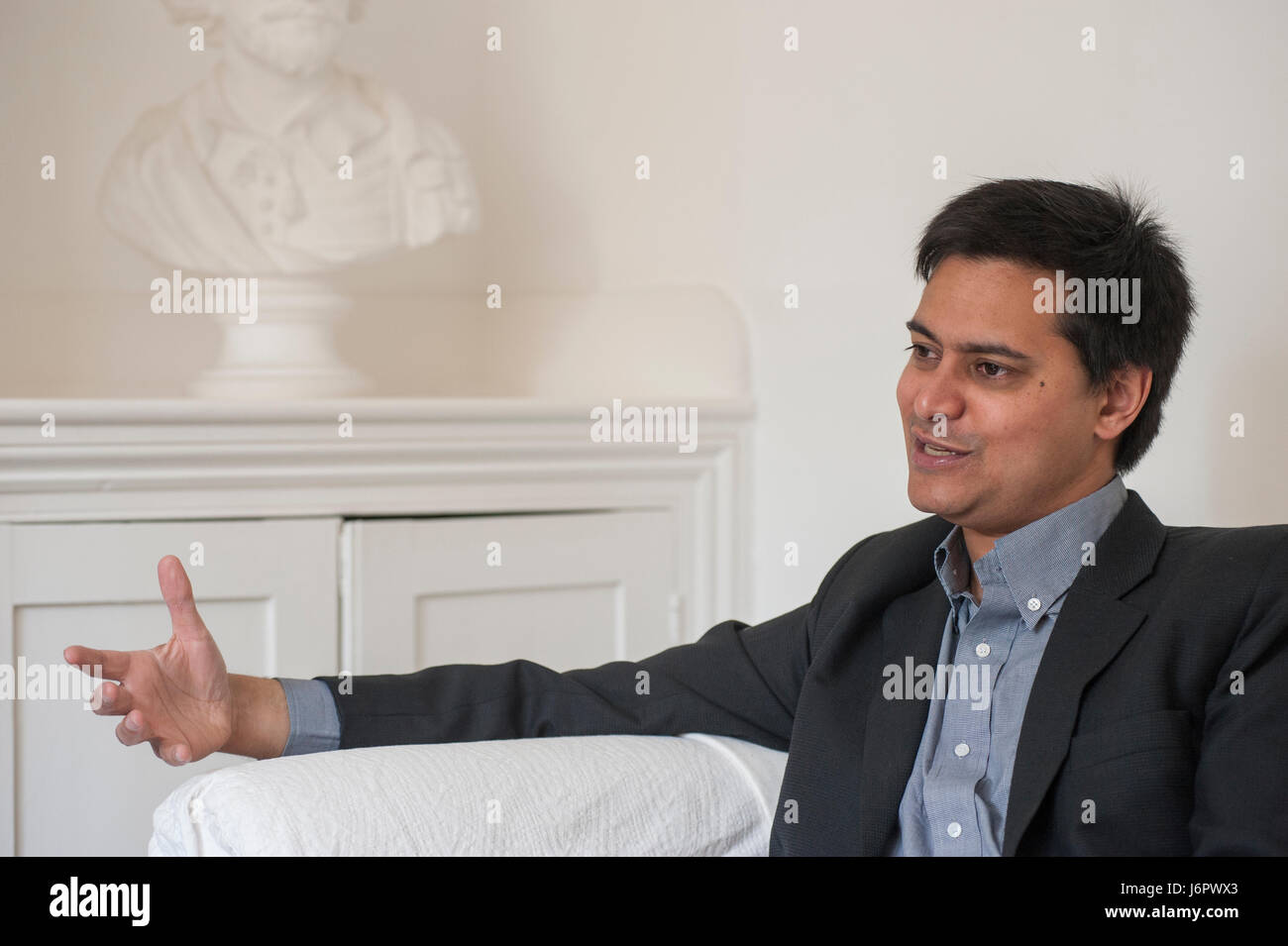 Autor, Schriftsteller, Historiker, Wissenschaftler und Moderatorin Rana ...