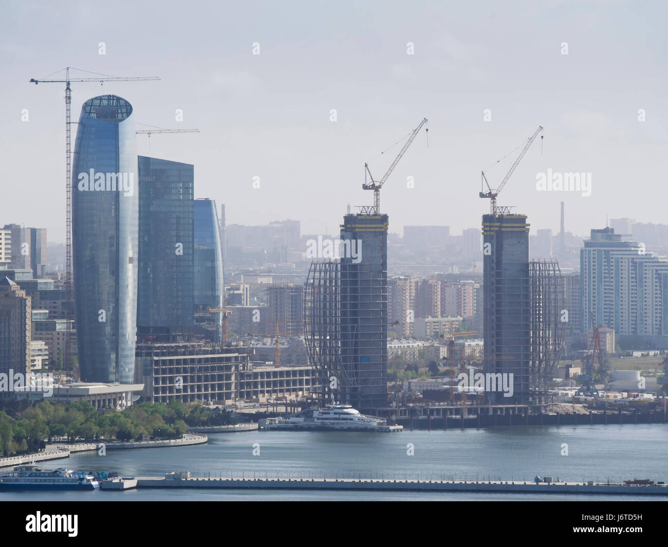 Baku, der Hauptstadt von Aserbaidschan, am Ufer des Kaspischen Meeres ...