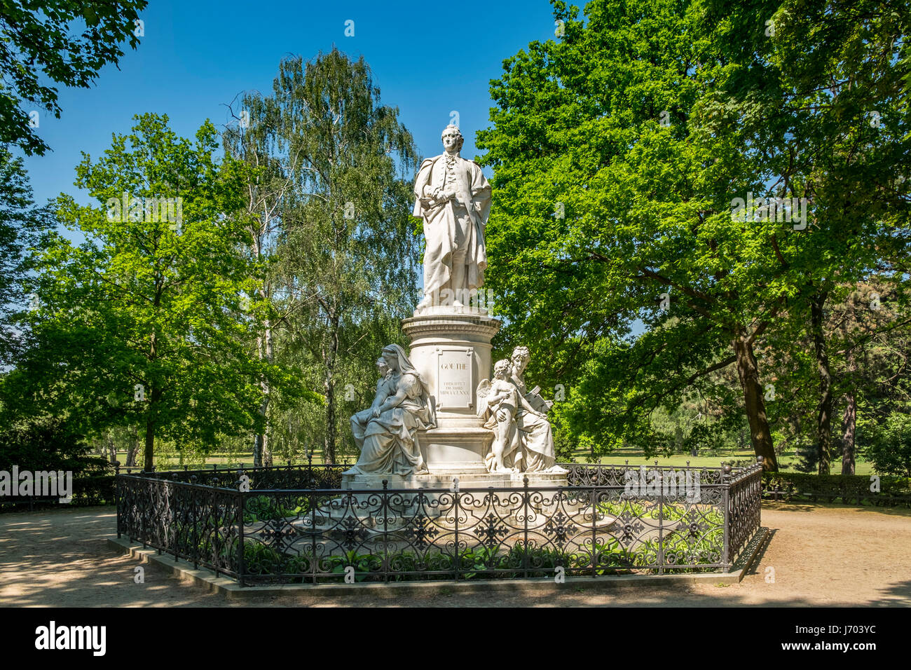Das goethe denkmal in berlin -Fotos und -Bildmaterial in hoher ...