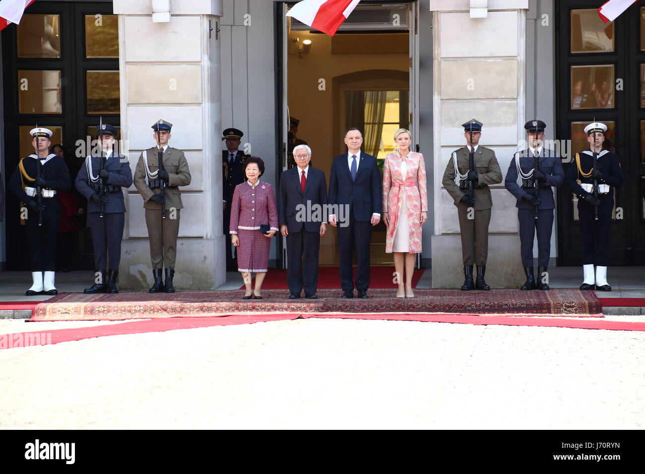 Warschau, Polen. 22. Mai 2017. Präsident Andrzej Duda begrüßte ...
