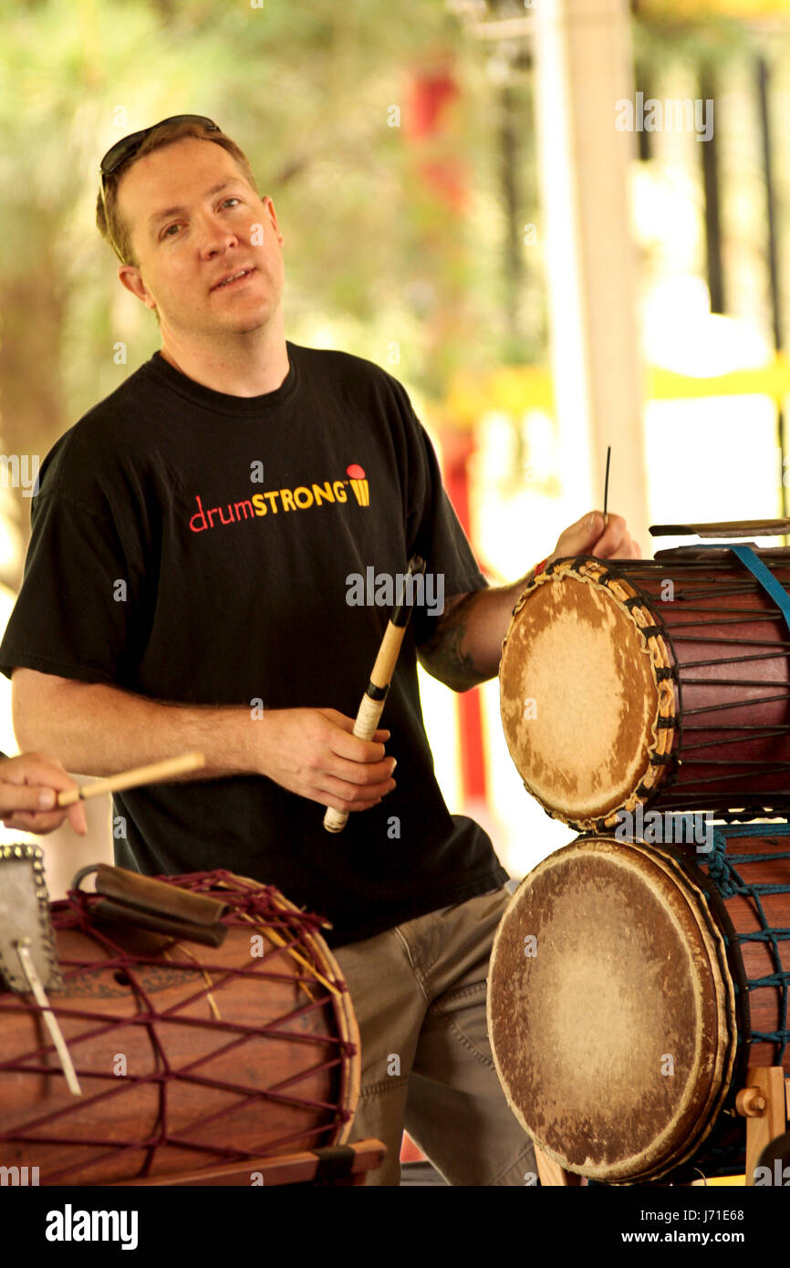 Mann schlagzeuger trommeln trommel -Fotos und -Bildmaterial in hoher ...