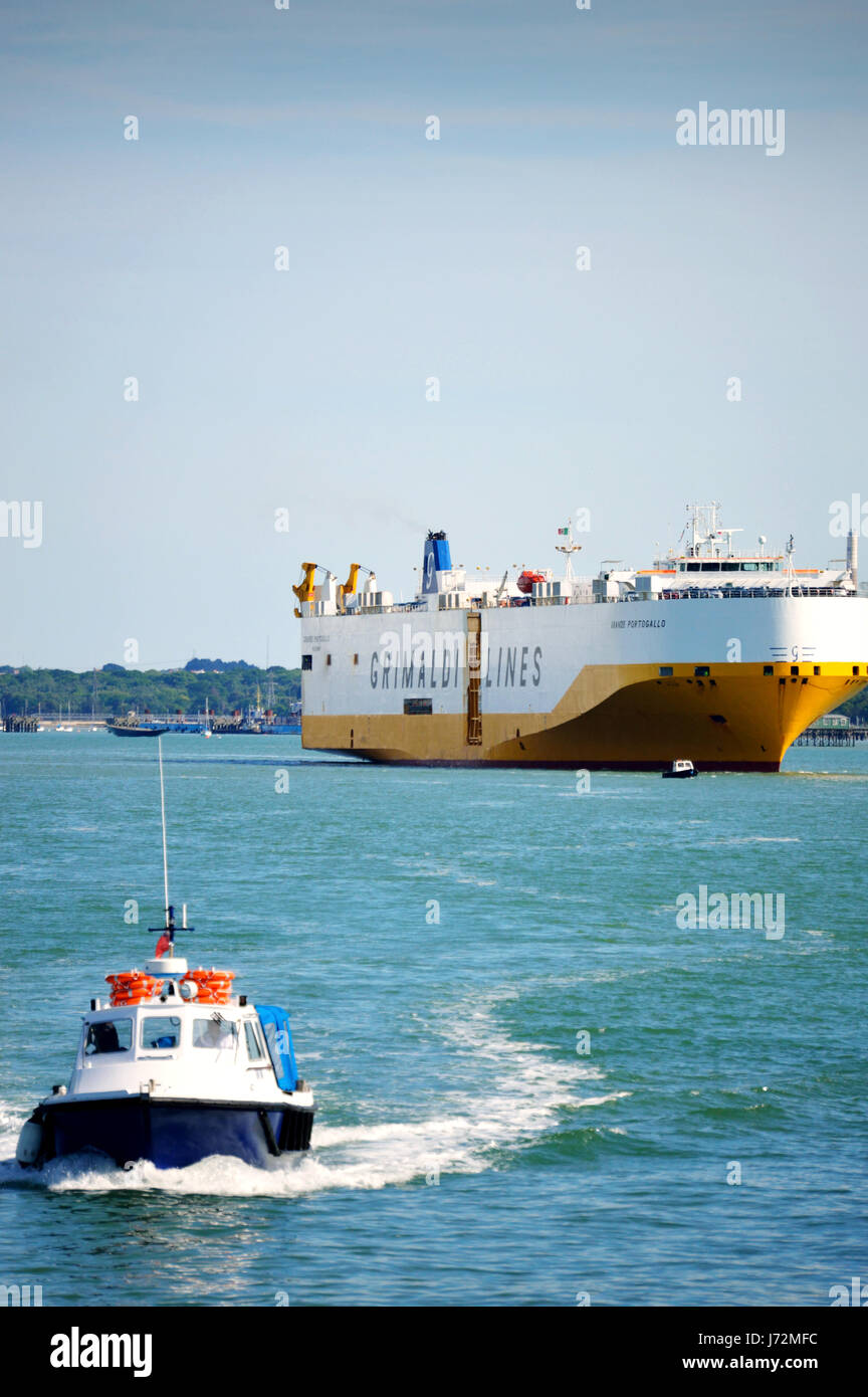 Grimaldi lines cargo container ship -Fotos und -Bildmaterial in hoher Auflösung – Alamy