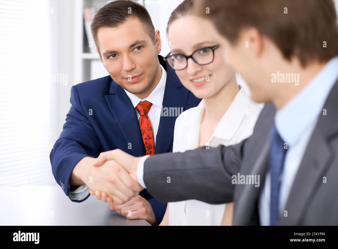 Handschlag Handschlag Stockfotos und -bilder Kaufen - Alamy