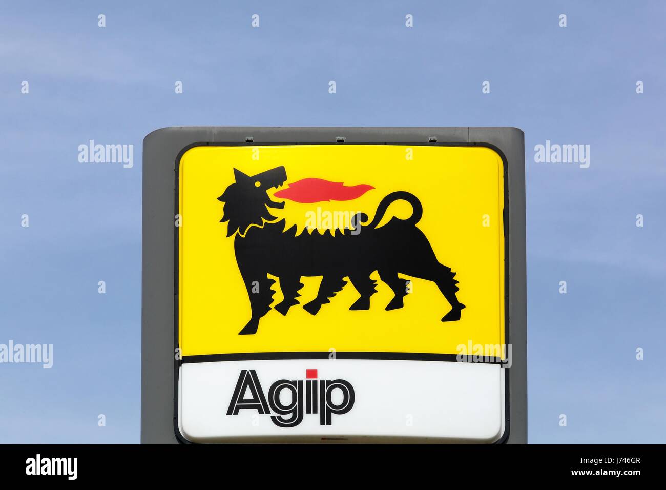 Agip gas stations logo -Fotos und -Bildmaterial in hoher Auflösung – Alamy