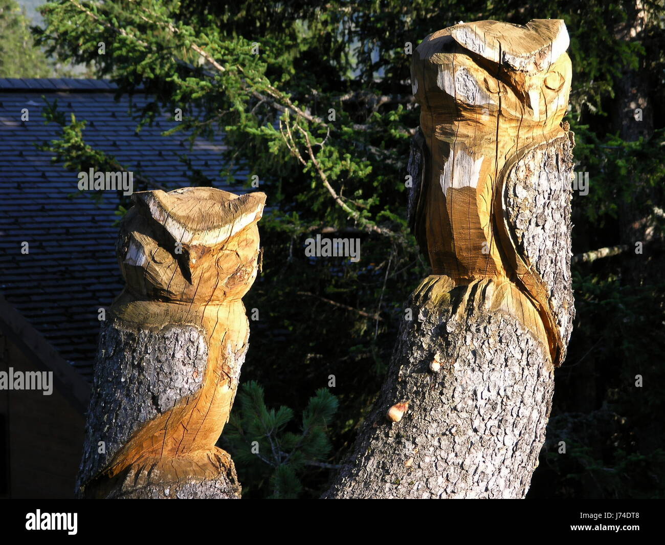 Holz Eule Schnitzerei Kauz Uhu Vogel Holz Tiere Vögel Eule Schnitzerei Form Stockfotografie - Alamy
