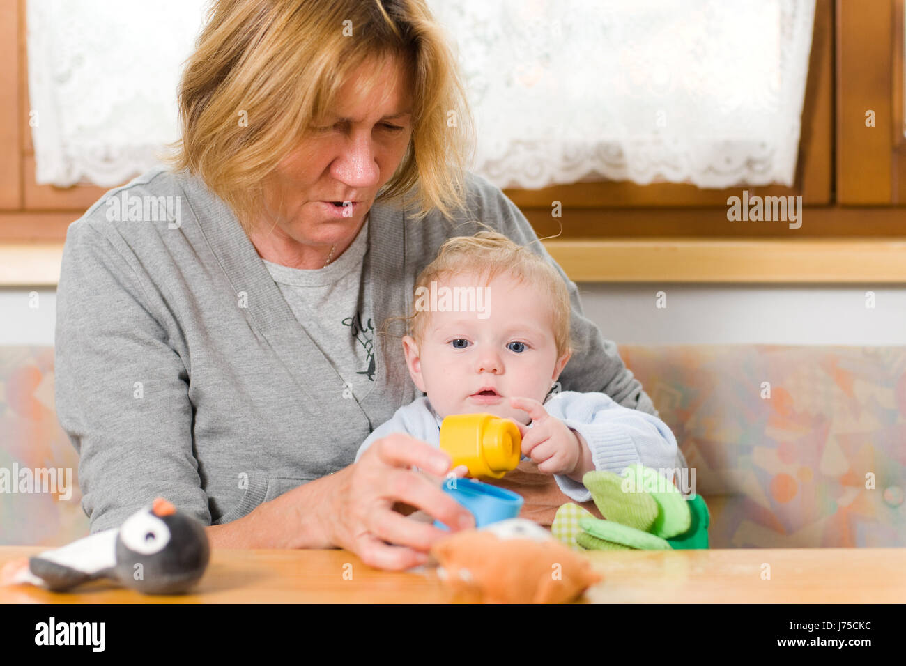 Oma hintergrund -Fotos und -Bildmaterial in hoher Auflösung – Alamy