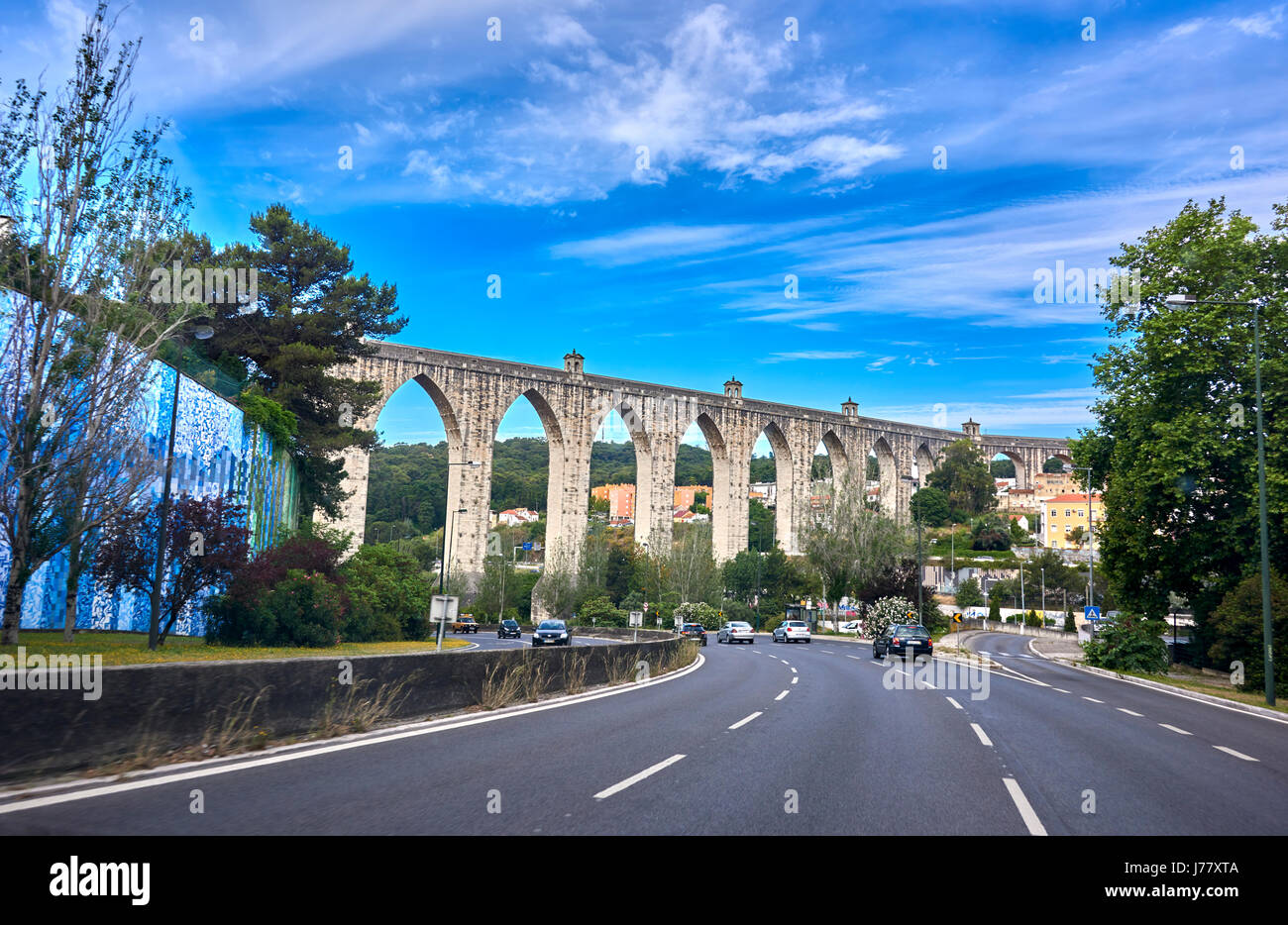 Das Águas Livres Aquädukt, "Aquädukt des freien Wassers" ist ein ...